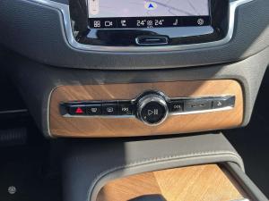 Pelēks Volvo XC90 2025 Kauņa, ar dzinēja tilpumu 1.97 L un nobraukumu 10 tūkst. km par 23900 €, foto 32 vietnē AUTOMOTO.COM.LV