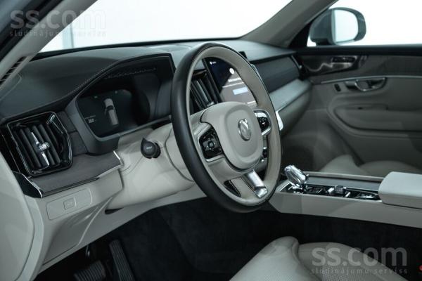 Pelēks Volvo XC90 2025 Rīga, ar dzinēja tilpumu 2.00 L un nobraukumu 36 tūkst. km par 59990 €, foto 5 vietnē AUTOMOTO.COM.LV
