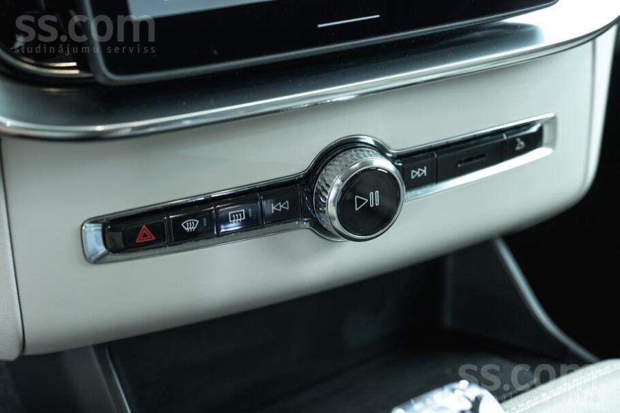Pelēks Volvo XC90 2025 Rīga, ar dzinēja tilpumu 2.00 L un nobraukumu 36 tūkst. km par 59900 €, foto 18 vietnē AUTOMOTO.COM.LV