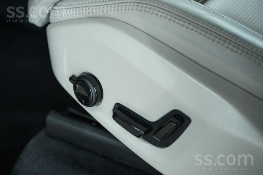 Pelēks Volvo XC90 2025 Rīga, ar dzinēja tilpumu 2.00 L un nobraukumu 36 tūkst. km par 59900 €, foto 19 vietnē AUTOMOTO.COM.LV