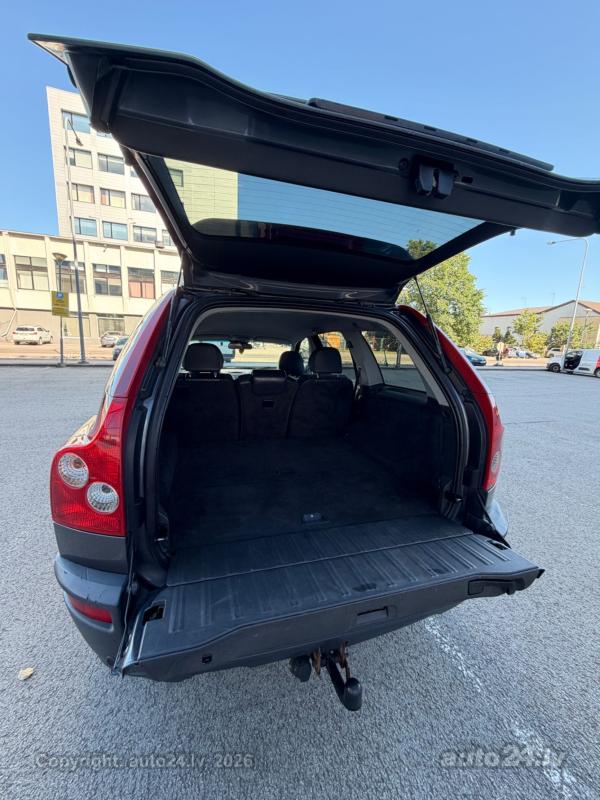 Pelēks Volvo XC90 2005 Tallina, ar dzinēja tilpumu 2.40 L un nobraukumu 387 tūkst. km par 3799 €, foto 8 vietnē AUTOMOTO.COM.LV