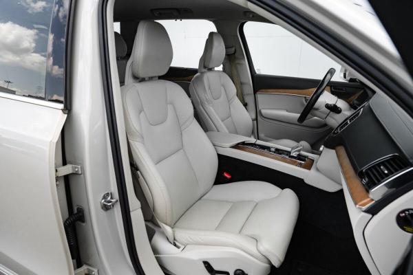Pelēks Volvo XC90 2020 Rīga, ar dzinēja tilpumu 2.00 L un nobraukumu 260 tūkst. km par 23850 €, foto 7 vietnē AUTOMOTO.COM.LV