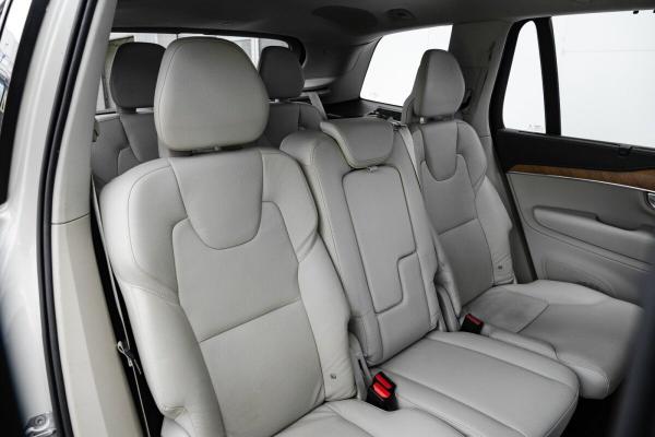 Pelēks Volvo XC90 2020 Rīga, ar dzinēja tilpumu 2.00 L un nobraukumu 260 tūkst. km par 23850 €, foto 8 vietnē AUTOMOTO.COM.LV