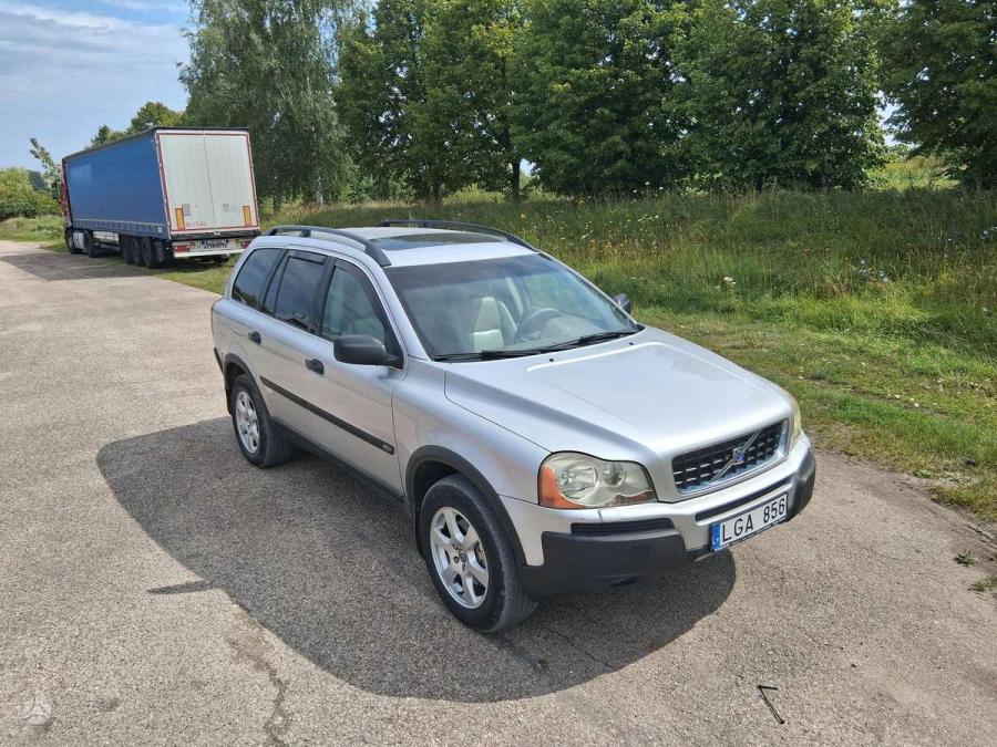 Grey Volvo XC90 2005 in Marijampole, with an engine capacity of 2.40 L and mileage of 343 thousand km for 3950 €, photo 1 on AUTOMOTO.COM.LV