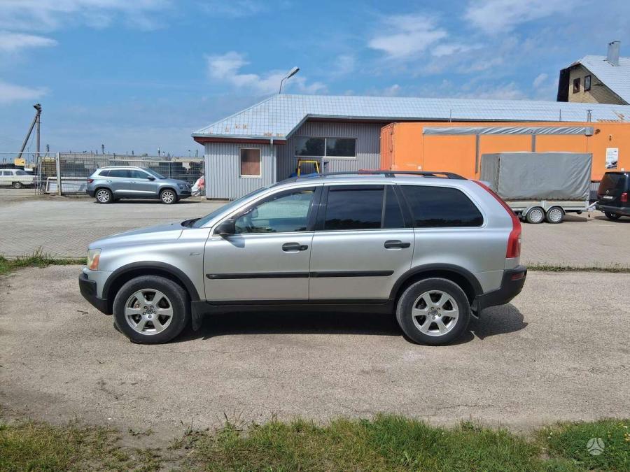 Grey Volvo XC90 2005 in Marijampole, with an engine capacity of 2.40 L and mileage of 343 thousand km for 3950 €, photo 4 on AUTOMOTO.COM.LV