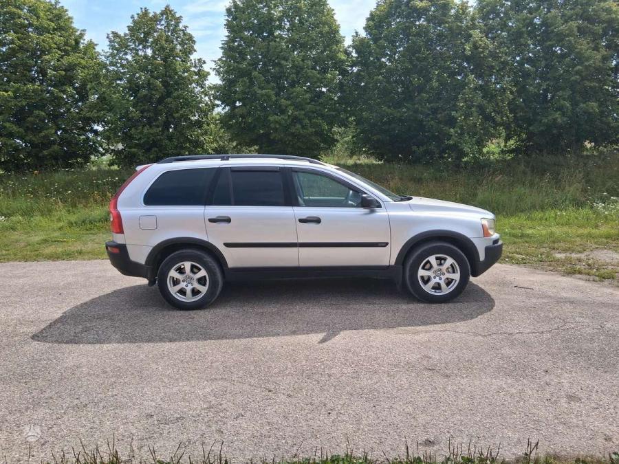 Grey Volvo XC90 2005 in Marijampole, with an engine capacity of 2.40 L and mileage of 343 thousand km for 3950 €, photo 6 on AUTOMOTO.COM.LV