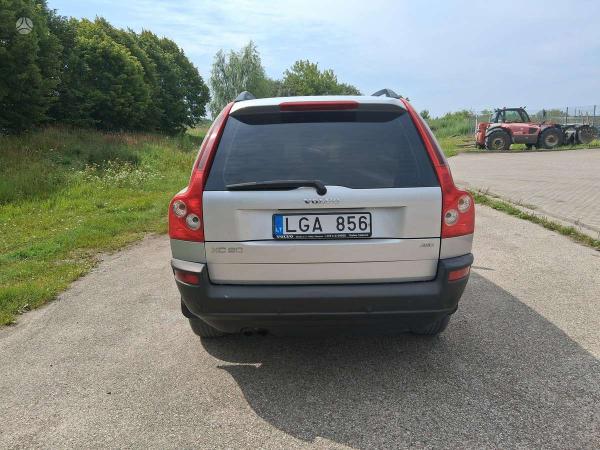 Grey Volvo XC90 2005 in Marijampole, with an engine capacity of 2.40 L and mileage of 343 thousand km for 3950 €, photo 7 on AUTOMOTO.COM.LV