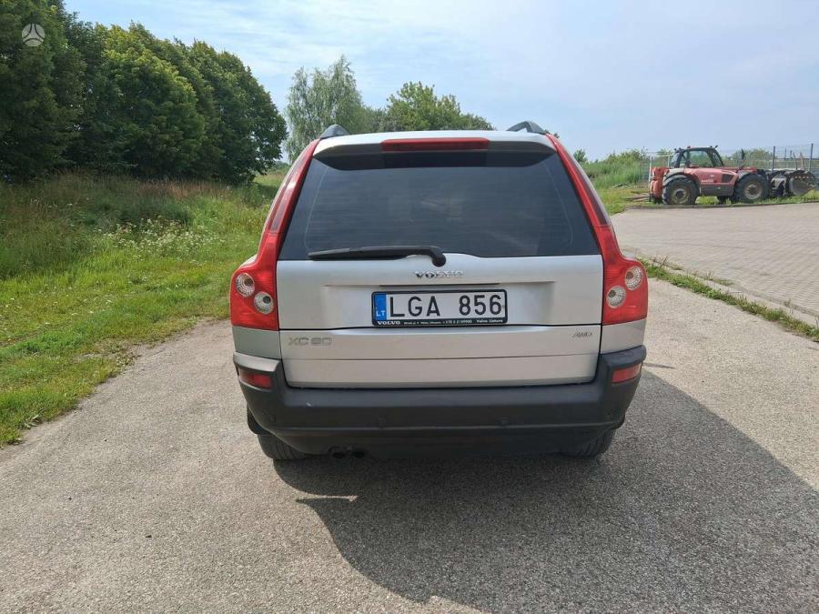Grey Volvo XC90 2005 in Marijampole, with an engine capacity of 2.40 L and mileage of 343 thousand km for 3950 €, photo 8 on AUTOMOTO.COM.LV