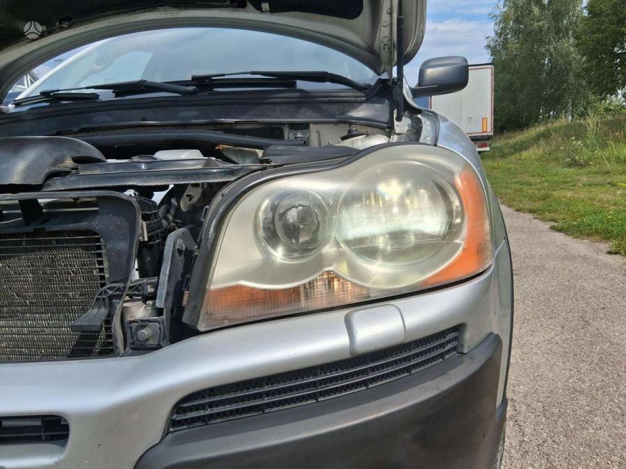 Grey Volvo XC90 2005 in Marijampole, with an engine capacity of 2.40 L and mileage of 343 thousand km for 3950 €, photo 10 on AUTOMOTO.COM.LV