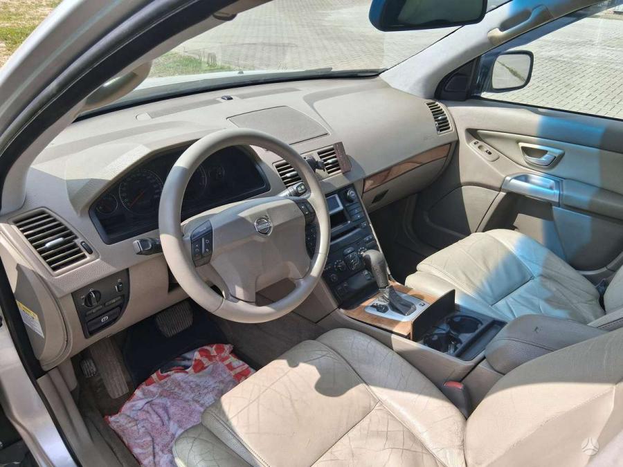 Grey Volvo XC90 2005 in Marijampole, with an engine capacity of 2.40 L and mileage of 343 thousand km for 3950 €, photo 11 on AUTOMOTO.COM.LV