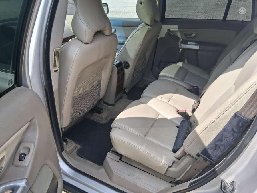 Grey Volvo XC90 2005 in Marijampole, with an engine capacity of 2.40 L and mileage of 343 thousand km for 3950 €, photo 12 on AUTOMOTO.COM.LV