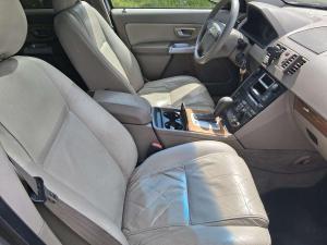 Grey Volvo XC90 2005 in Marijampole, with an engine capacity of 2.40 L and mileage of 343 thousand km for 3950 €, photo 13 on AUTOMOTO.COM.LV