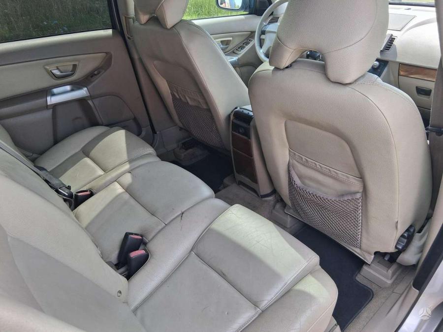 Grey Volvo XC90 2005 in Marijampole, with an engine capacity of 2.40 L and mileage of 343 thousand km for 3950 €, photo 14 on AUTOMOTO.COM.LV