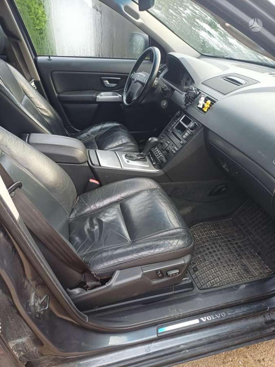Pelēks Volvo XC90 2006 Viļņa, ar dzinēja tilpumu 2.40 L un nobraukumu 328 tūkst. km par 3999 €, foto 3 vietnē AUTOMOTO.COM.LV