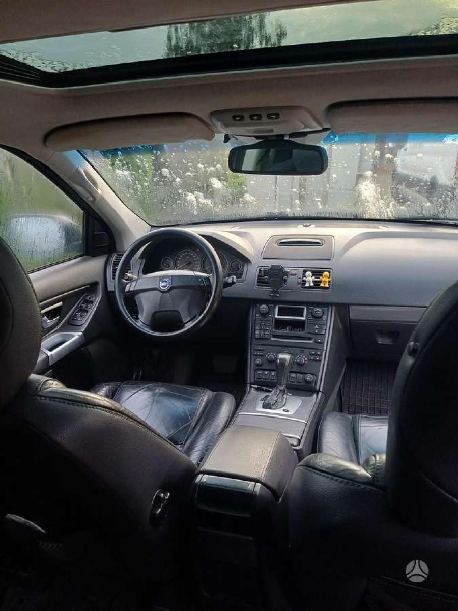 Pelēks Volvo XC90 2006 Viļņa, ar dzinēja tilpumu 2.40 L un nobraukumu 328 tūkst. km par 3999 €, foto 5 vietnē AUTOMOTO.COM.LV