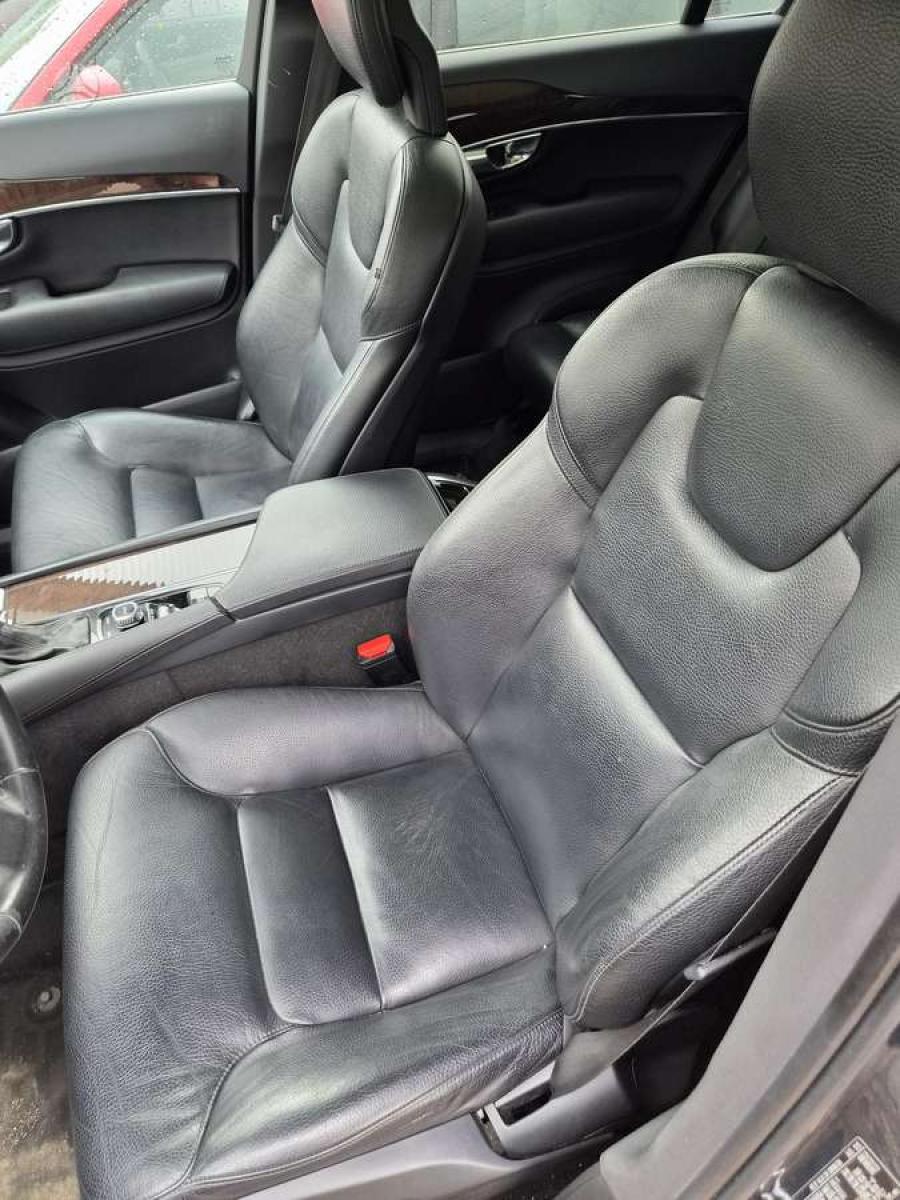 Grey Volvo XC90 2016 in Kelme, with an engine capacity of 2.00 L and mileage of 200 thousand km for 11500 €, photo 7 on AUTOMOTO.COM.LV