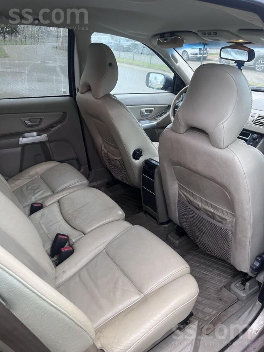 Pelēks Volvo XC90 2004 Valmiera, ar dzinēja tilpumu 2.50 L un nobraukumu 295 tūkst. km par 1800 €, foto 8 vietnē AUTOMOTO.COM.LV