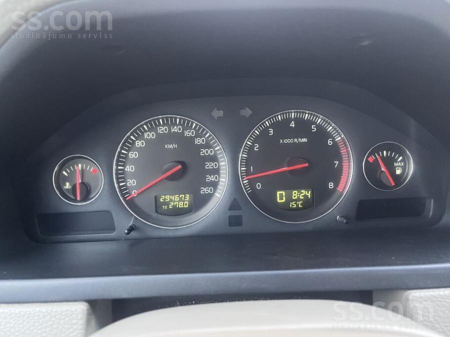Pelēks Volvo XC90 2004 Valmiera, ar dzinēja tilpumu 2.50 L un nobraukumu 295 tūkst. km par 1800 €, foto 10 vietnē AUTOMOTO.COM.LV