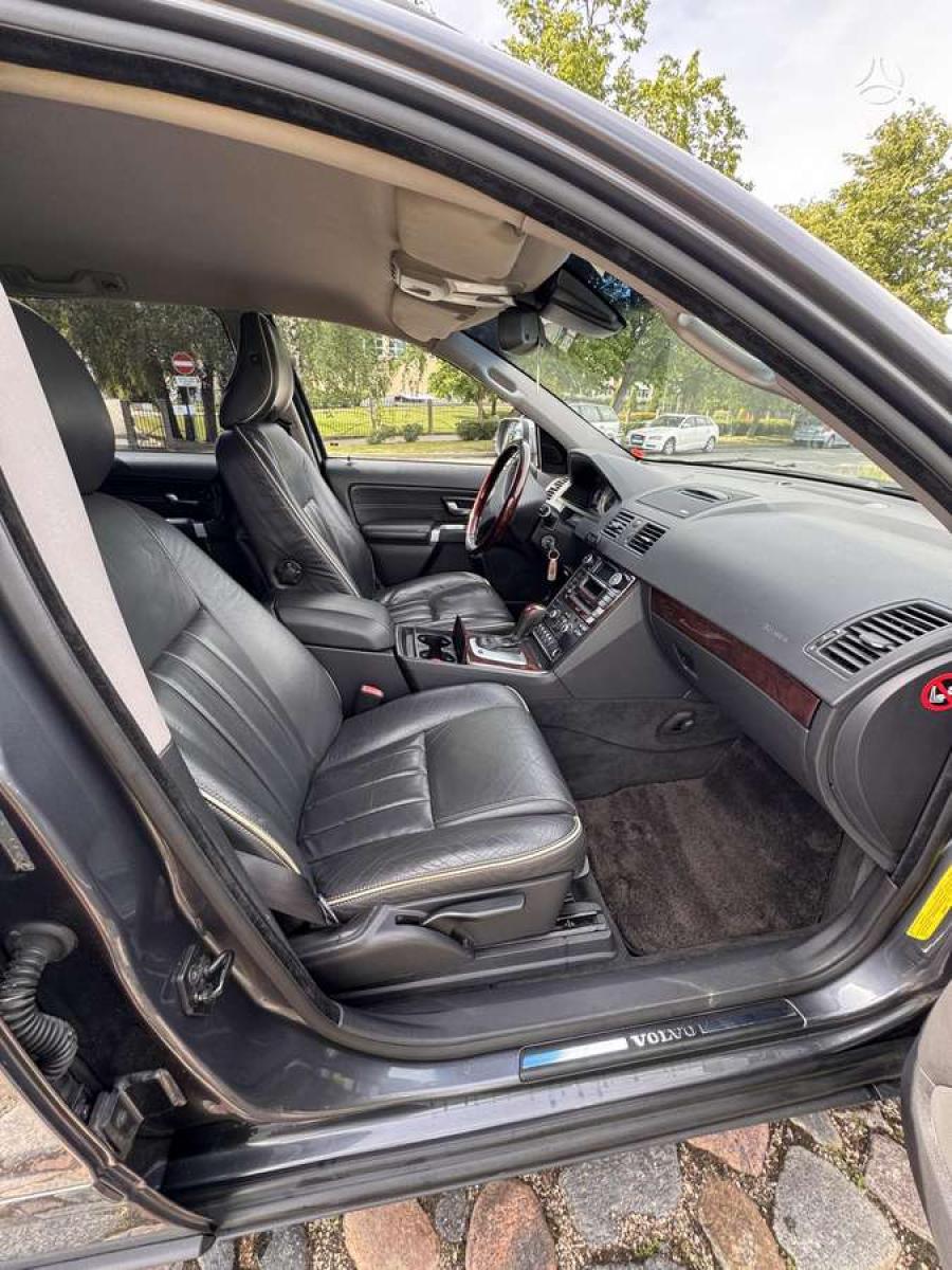 Pelēks Volvo XC90 2007 Rīga, ar dzinēja tilpumu 2.40 L un nobraukumu 293 tūkst. km par 6590 €, foto 5 vietnē AUTOMOTO.COM.LV