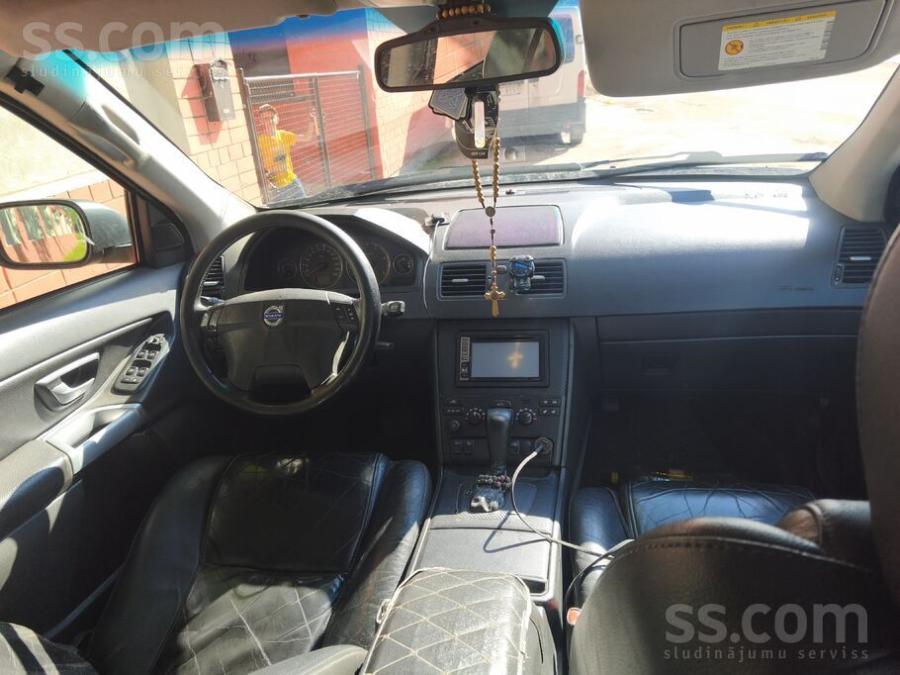 Grey Volvo XC90 2004 in Aizkraukle, with an engine capacity of 2.40 L and mileage of 444 thousand km for 1700 €, photo 6 on AUTOMOTO.COM.LV