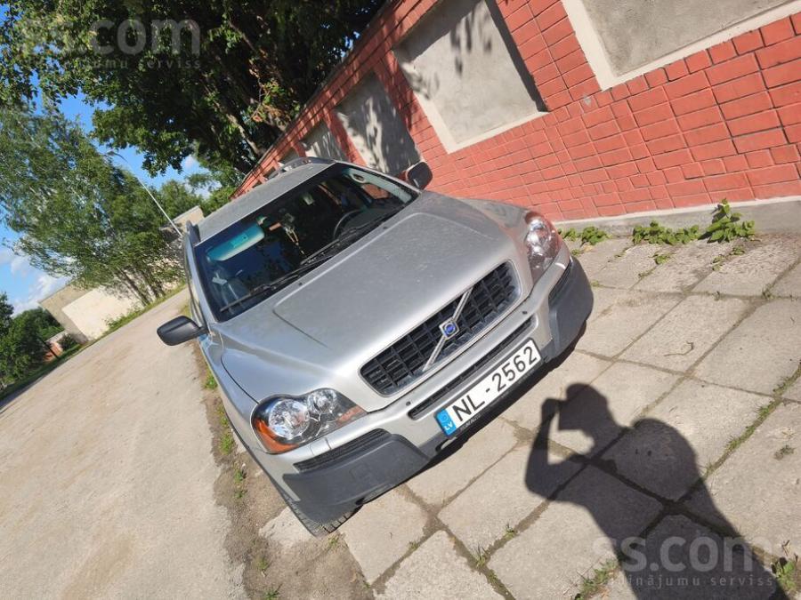 Grey Volvo XC90 2004 in Aizkraukle, with an engine capacity of 2.40 L and mileage of 444 thousand km for 1700 €, photo 7 on AUTOMOTO.COM.LV