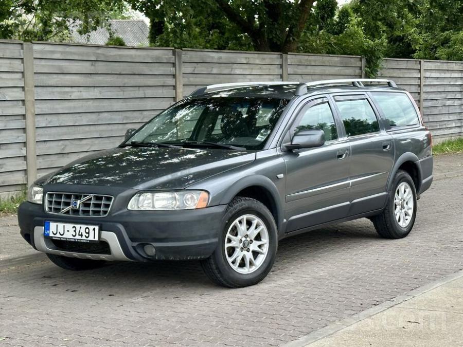Grey Volvo XC90 2005 in Jelgava, with an engine capacity of 2.40 L and mileage of 338 thousand km for 2700 €, photo 1 on AUTOMOTO.COM.LV