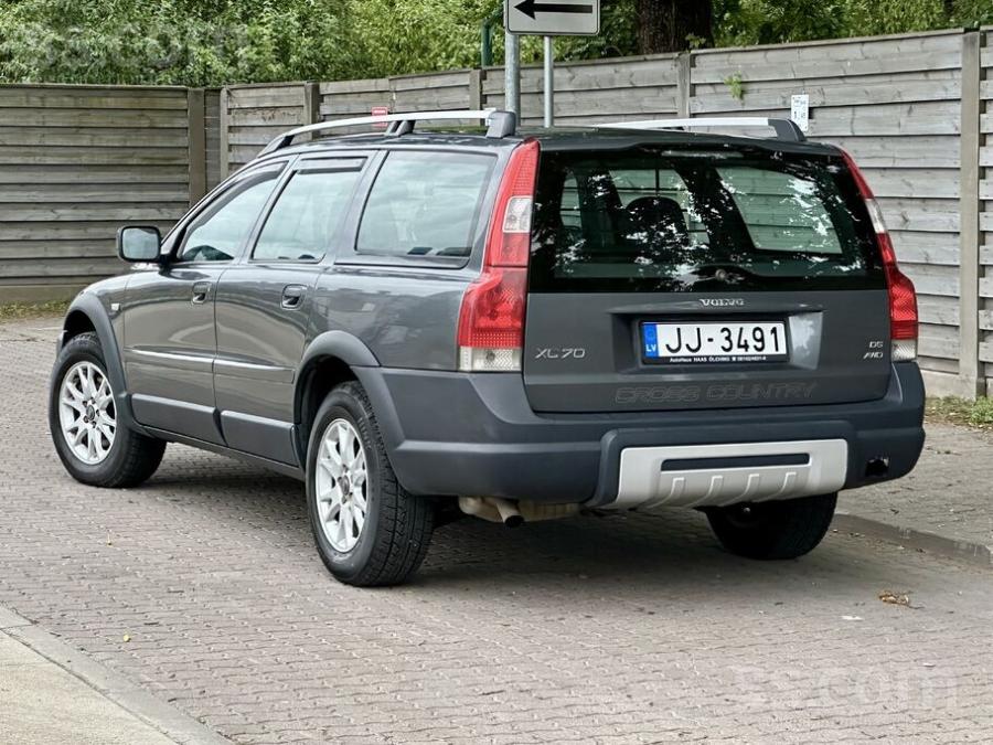 Grey Volvo XC90 2005 in Jelgava, with an engine capacity of 2.40 L and mileage of 338 thousand km for 2700 €, photo 2 on AUTOMOTO.COM.LV
