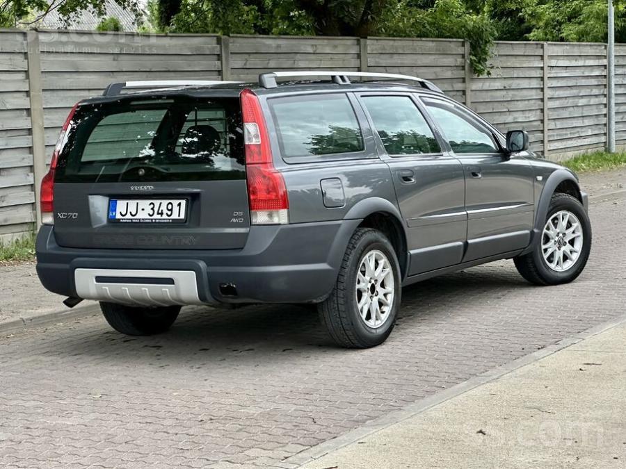 Grey Volvo XC90 2005 in Jelgava, with an engine capacity of 2.40 L and mileage of 338 thousand km for 2700 €, photo 4 on AUTOMOTO.COM.LV