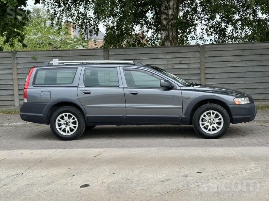 Grey Volvo XC90 2005 in Jelgava, with an engine capacity of 2.40 L and mileage of 338 thousand km for 2700 €, photo 5 on AUTOMOTO.COM.LV