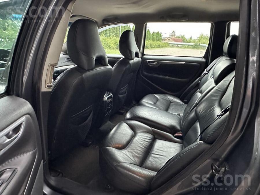 Grey Volvo XC90 2005 in Jelgava, with an engine capacity of 2.40 L and mileage of 338 thousand km for 2700 €, photo 10 on AUTOMOTO.COM.LV