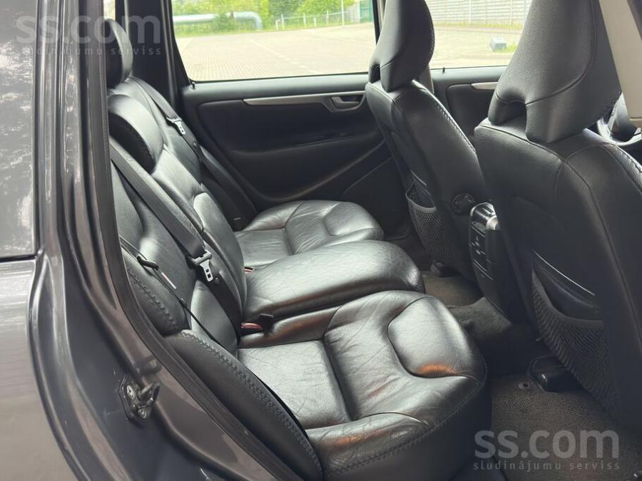 Grey Volvo XC90 2005 in Jelgava, with an engine capacity of 2.40 L and mileage of 338 thousand km for 2700 €, photo 11 on AUTOMOTO.COM.LV
