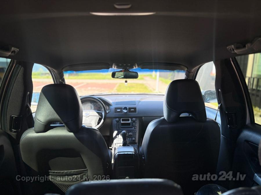 Grey Volvo XC90 2005 in Tallinn, with an engine capacity of 2.40 L and mileage of 283 thousand km for 4800 €, photo 16 on AUTOMOTO.COM.LV