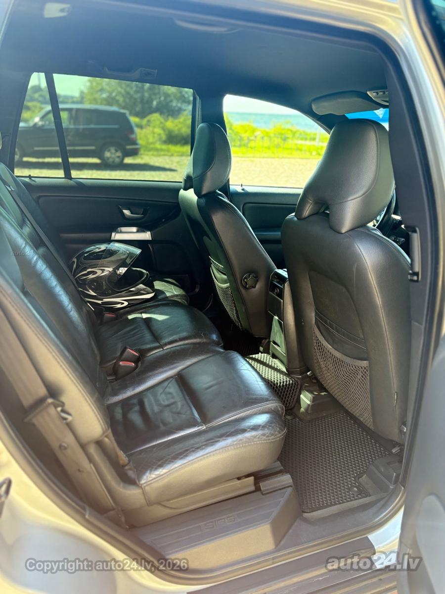Grey Volvo XC90 2005 in Tallinn, with an engine capacity of 2.40 L and mileage of 283 thousand km for 4800 €, photo 18 on AUTOMOTO.COM.LV