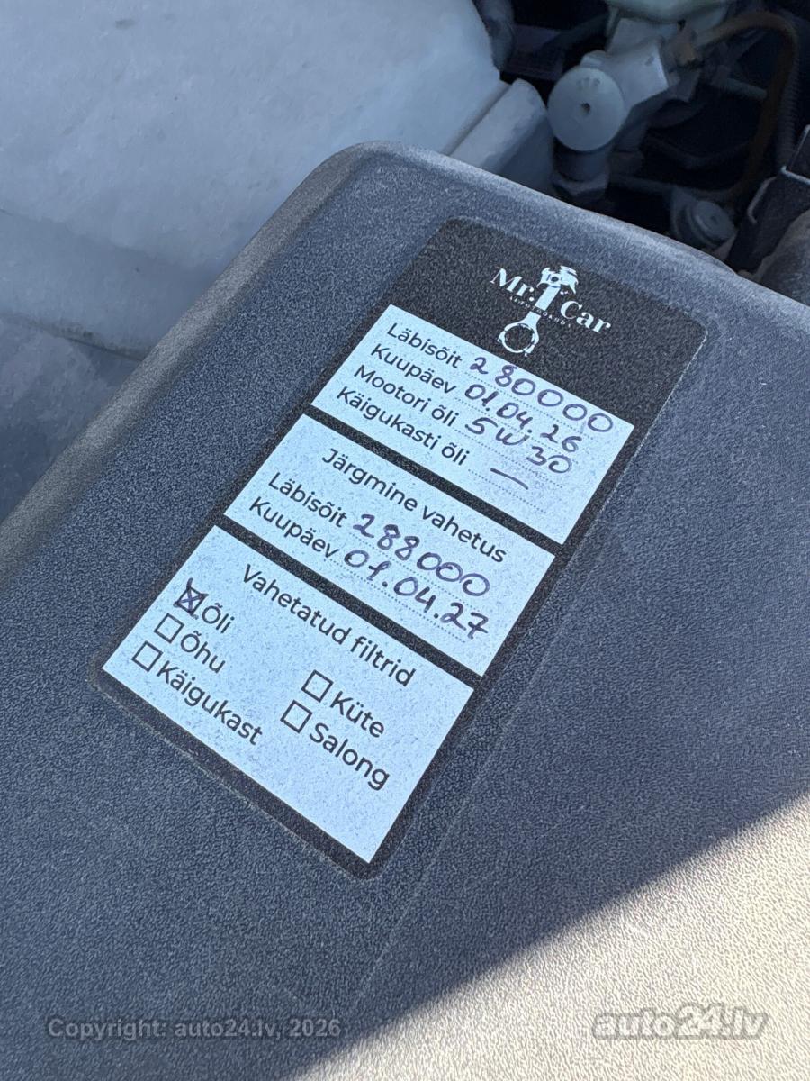 Grey Volvo XC90 2005 in Tallinn, with an engine capacity of 2.40 L and mileage of 283 thousand km for 4800 €, photo 20 on AUTOMOTO.COM.LV