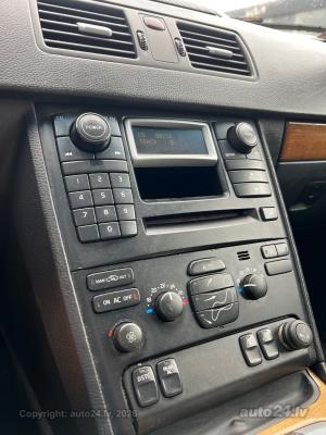 Pelēks Volvo XC90 2005 Narva, ar dzinēja tilpumu 2.40 L un nobraukumu 545 tūkst. km par 2499 €, foto 18 vietnē AUTOMOTO.COM.LV