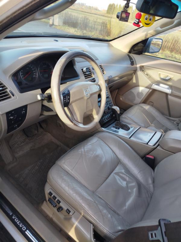 Pelēks Volvo XC90 2005 Tartu, ar dzinēja tilpumu 2.40 L un nobraukumu 656 tūkst. km par 2400 €, foto 8 vietnē AUTOMOTO.COM.LV