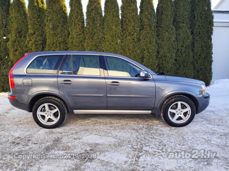 Pelēks Volvo XC90 2006 Paide, ar dzinēja tilpumu 2.40 L un nobraukumu 229 tūkst. km par 7990 €, foto 2 vietnē AUTOMOTO.COM.LV
