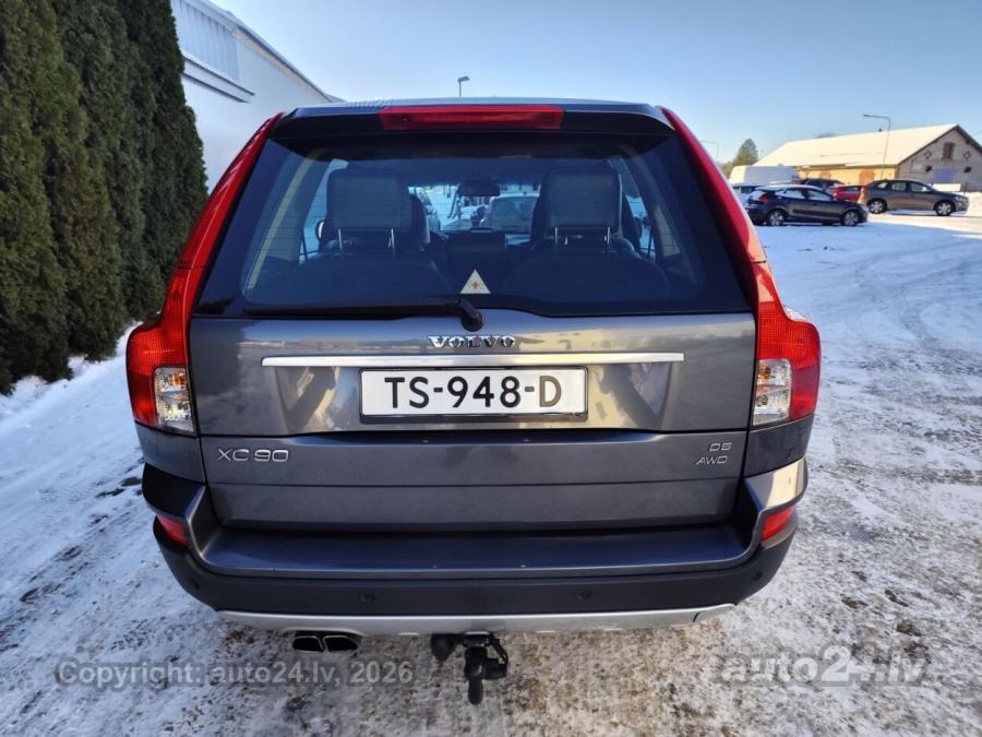Pelēks Volvo XC90 2006 Paide, ar dzinēja tilpumu 2.40 L un nobraukumu 229 tūkst. km par 7990 €, foto 4 vietnē AUTOMOTO.COM.LV