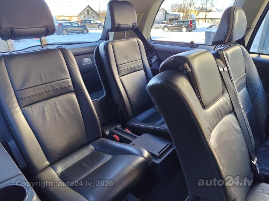 Pelēks Volvo XC90 2006 Paide, ar dzinēja tilpumu 2.40 L un nobraukumu 229 tūkst. km par 7990 €, foto 9 vietnē AUTOMOTO.COM.LV
