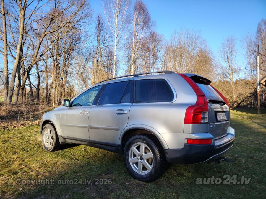 Grey Volvo XC90 2007 in Tallinn, with an engine capacity of 2.40 L and mileage of 400 thousand km for 3800 €, photo 1 on AUTOMOTO.COM.LV