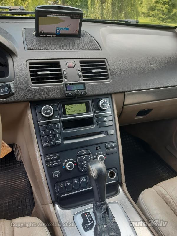 Pelēks Volvo XC90 2007 Rapla, ar dzinēja tilpumu 2.40 L un nobraukumu 542 tūkst. km par 1900 €, foto 6 vietnē AUTOMOTO.COM.LV