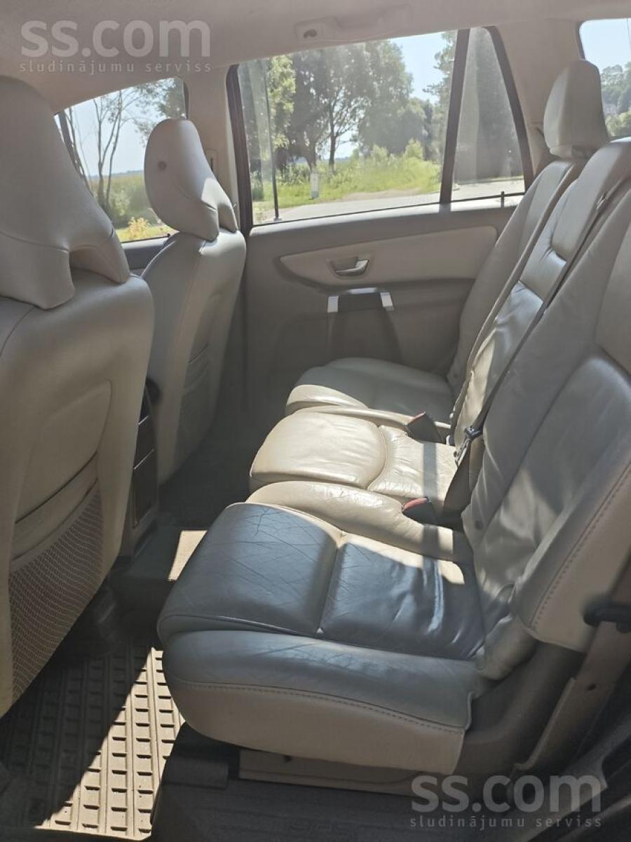 Pelēks Volvo XC90 2007 Ludza, ar dzinēja tilpumu 2.40 L un nobraukumu 260 tūkst. km par 5290 €, foto 12 vietnē AUTOMOTO.COM.LV