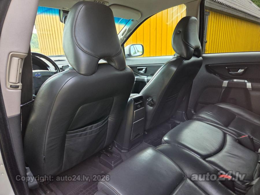Pelēks Volvo XC90 2007 Pērnava, ar dzinēja tilpumu 2.40 L un nobraukumu 440 tūkst. km par 6500 €, foto 12 vietnē AUTOMOTO.COM.LV