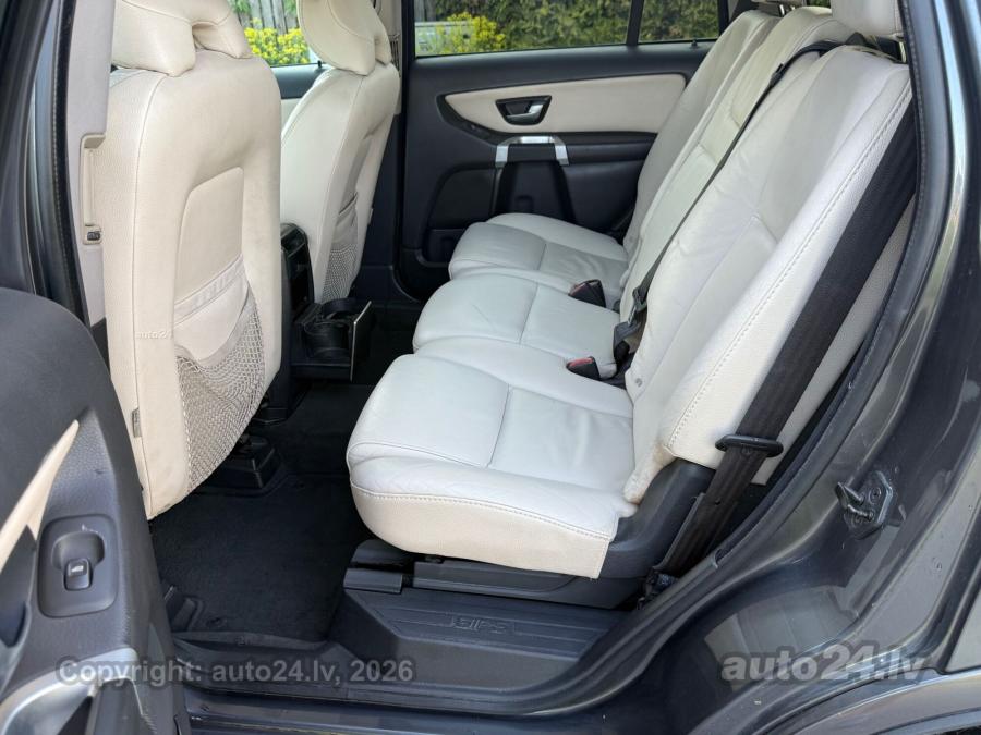 Pelēks Volvo XC90 2008 Tallina, ar dzinēja tilpumu 2.40 L un nobraukumu 298 tūkst. km par 4990 €, foto 15 vietnē AUTOMOTO.COM.LV