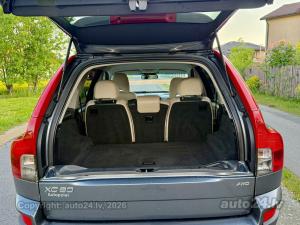 Pelēks Volvo XC90 2008 Tallina, ar dzinēja tilpumu 2.40 L un nobraukumu 298 tūkst. km par 4990 €, foto 16 vietnē AUTOMOTO.COM.LV