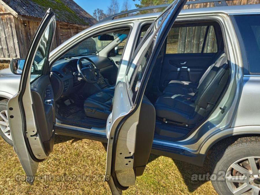 Grey Volvo XC90 2009 in Tallinn, with an engine capacity of 2.40 L and mileage of 273 thousand km for 7700 €, photo 11 on AUTOMOTO.COM.LV