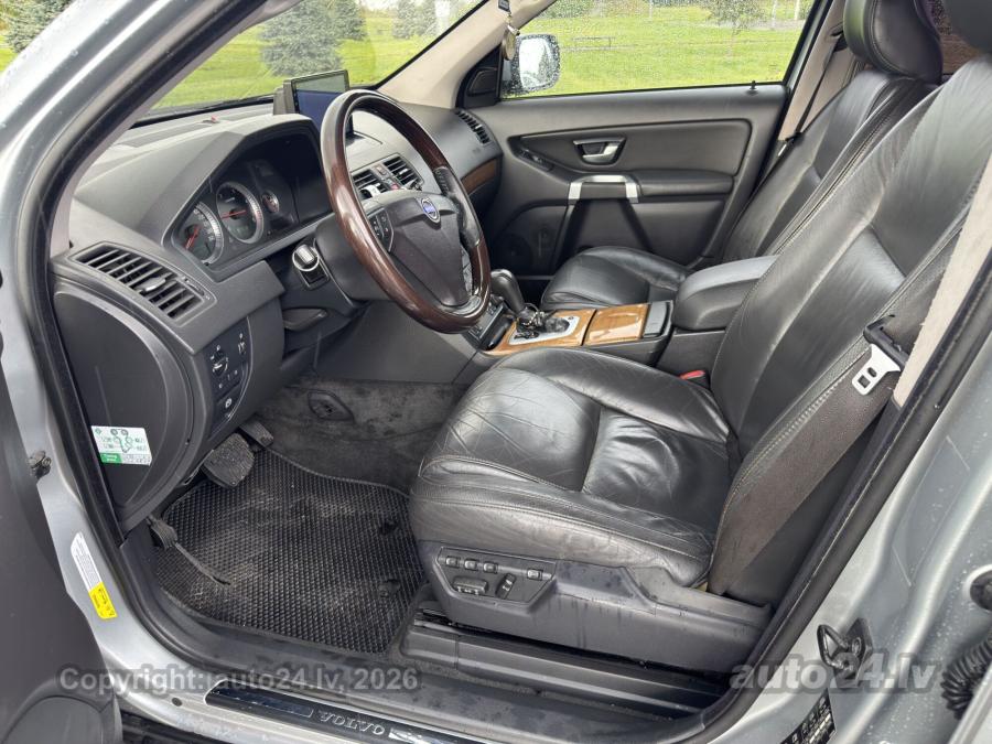 Grey Volvo XC90 2009 in Tallinn, with an engine capacity of 2.40 L and mileage of 277 thousand km for 11500 €, photo 8 on AUTOMOTO.COM.LV