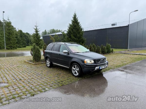 Grey Volvo XC90 2010 in Kuressaare, with an engine capacity of 2.40 L and mileage of 330 thousand km for 9500 €, photo 4 on AUTOMOTO.COM.LV