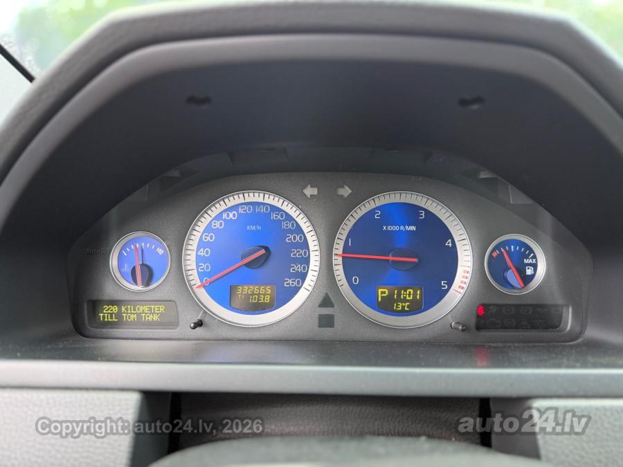 Pelēks Volvo XC90 2010 Kuresāre, ar dzinēja tilpumu 2.40 L un nobraukumu 330 tūkst. km par 9500 €, foto 7 vietnē AUTOMOTO.COM.LV