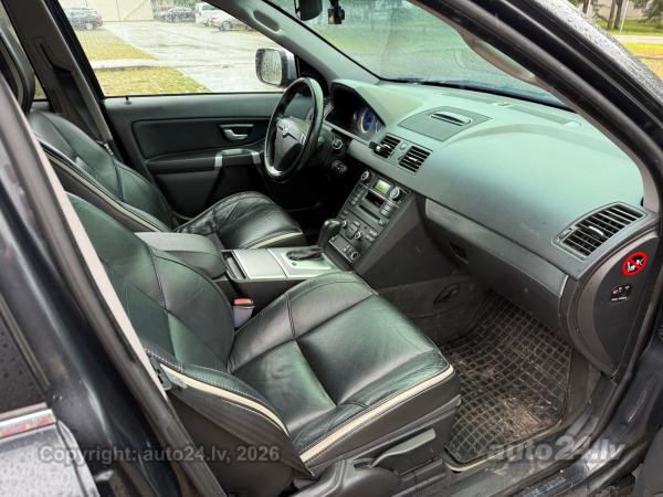 Grey Volvo XC90 2010 in Kuressaare, with an engine capacity of 2.40 L and mileage of 330 thousand km for 9500 €, photo 8 on AUTOMOTO.COM.LV